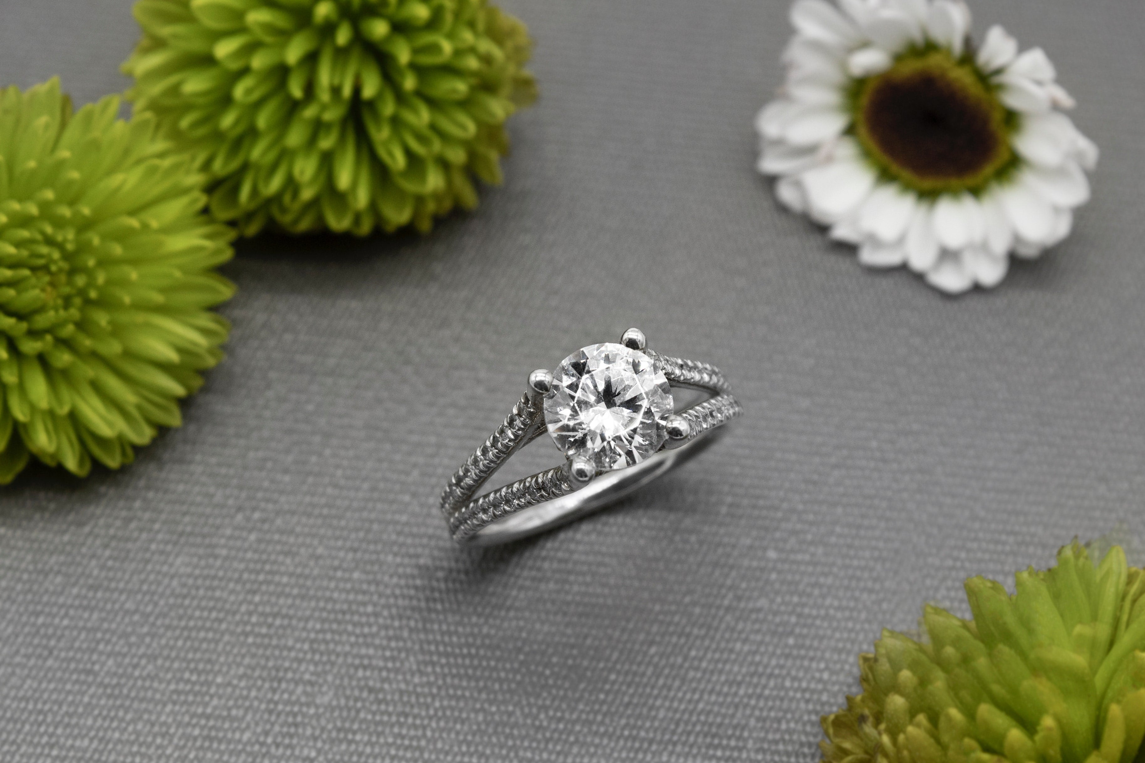 How to choose a diamond: A simple guide – IberJoya Diamonds